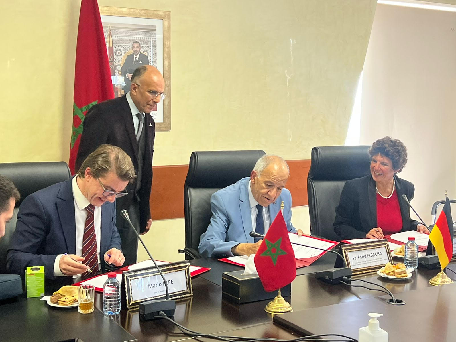 Signature d'un protocole d'accord entre l'Université Mohammed V de Rabat et l'Agence de ...